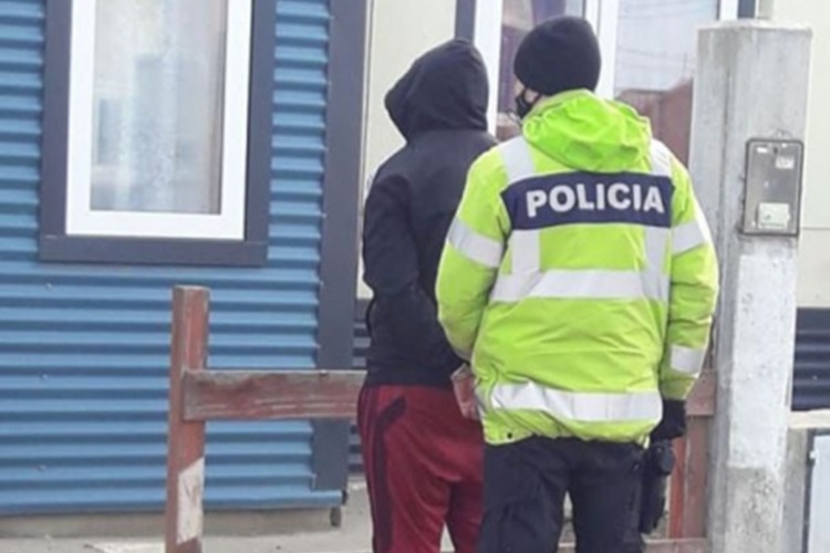 Un mayor detenido y 8 menores demorados en Ushuaia – INFOTDF Un mayor detenido y 8 menores demorados en Ushuaia – INFOTDF